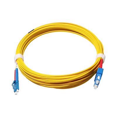 Cina Sc bianco APC del cavo di toppa del cavo a fibre ottiche G657a2 a Sc APC 3m monomodali in vendita