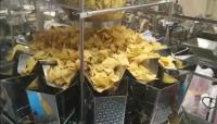 China Servo Driven Vertical Automatic Chips Packing Machine for sale