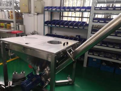 Cina La polvere 2m3/h inclinava il trasportatore del commestibile della vite con il saltatore in vendita