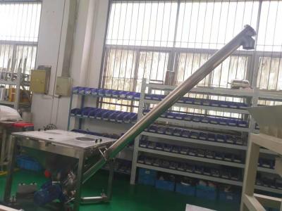 Cina La polvere 2m3/h inclinava il trasportatore del commestibile della vite con il saltatore in vendita
