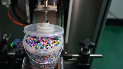 Cina Etichettatura di coperchiamento di sigillatura di riempimento della macchina imballatrice di Candy della polvere del detersivo delle bottiglie in vendita