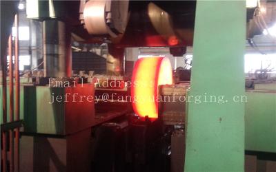 Cina Forge di acciaio legato ad alta pressione per navi 30CrNiMo8 823M30 31CrNiMo8 30CND8 Albero eolico in vendita