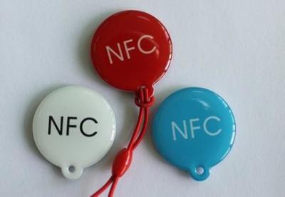 China Producción de epoxy cristalina de la etiqueta del RFID, etiqueta dominante de epoxy cristalina, etiqueta pendiente del teléfono móvil, etiqueta de epoxy cristalina de NFC en venta