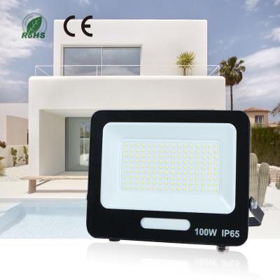 Cina Lampada proiettore per illuminazione ad ampia area con angolo pieghevole, facile installazione, basso consumo elettrico e prodotti personalizzabili in vendita