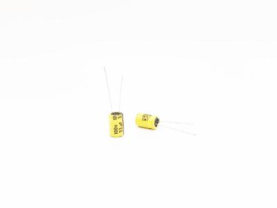 China Gele Aluminium Elektrolytische Condensator Op hoge temperatuur 33UF100V Te koop