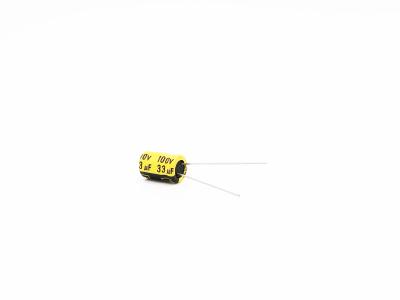 China Gele Aluminium Elektrolytische Condensator Op hoge temperatuur 33UF100V Te koop
