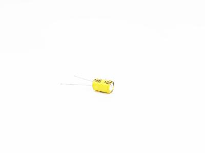 China Gele Aluminium Elektrolytische Condensator Op hoge temperatuur 33UF100V Te koop