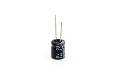 Κίνα 47uf35v ηλεκτρολυτικός πυκνωτής 6.3x7 αργιλίου προς πώληση