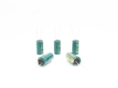 China condensador 1000 uF de alta frecuencia de la luz de 13X25m m LED condensador de 50 voltios en venta