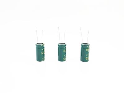 China condensador 1000 uF de alta frecuencia de la luz de 13X25m m LED condensador de 50 voltios en venta