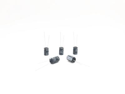 Cina ISO14001 condensatore miniatura 47UF 63V 8X12MM Al Electrolytic Capacitor in vendita