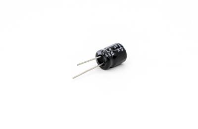 Cina ampia miniatura 6.3x7mm di cena del condensatore elettrolitico della parte radiale di temperatura 105C in vendita