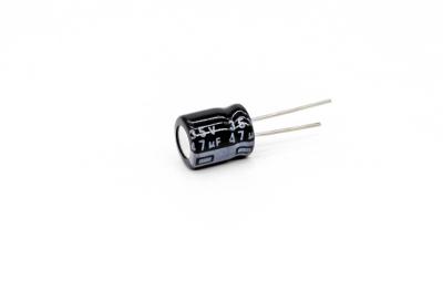 Cina ampia miniatura 6.3x7mm di cena del condensatore elettrolitico della parte radiale di temperatura 105C in vendita