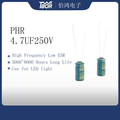 Cina ore basse elettrolitiche del condensatore 4.7UF 250V esr della parte radiale di 6.3x12MM le 5000 caricano la vita in vendita