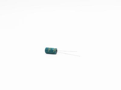 Cina ore basse elettrolitiche del condensatore 4.7UF 250V esr della parte radiale di 6.3x12MM le 5000 caricano la vita in vendita