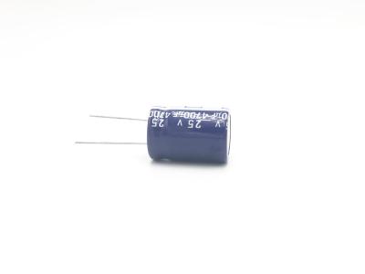 Cina il condensatore elettrolitico radiale 4700uf25v di 18x40mm 2000 ore carica in vendita