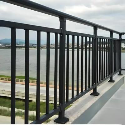 China Outdoor Garden Privacy Fence with 6063 Grade Aluminum Horizontal Slat Panels and Design for sale