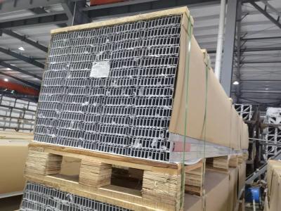 中国 オーダーメイド アルミニウムソーラーフレーム 販売のため