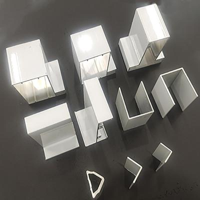 中国 6063 T5 アリミニアムエクストルーションプロファイル 販売のため