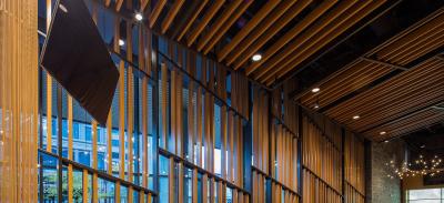 中国 6063-T5 フレーム 木造 構造 押すと引く開口を持つアルミ 挤出 販売のため