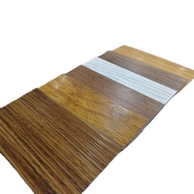 China Perfil de aluminio de grano de madera para ventanas y puertas de construcción personalizadas en venta