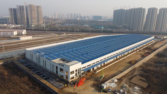Steel structure factory with parapet walls