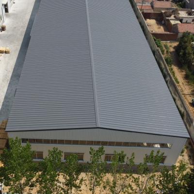 Officina con struttura in acciaio Q355B con parete in lana di roccia Sa 2.5