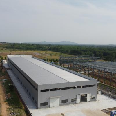 Prefabriek magazijn met stalen frame en H-profiel balken
