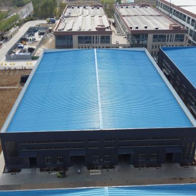 China Prefab stalen magazijngebouw met sandwichpaneelwanden Te koop