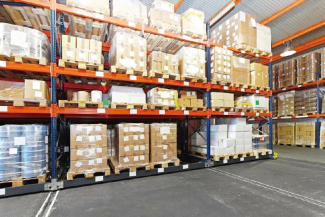 Electric mobile racking system