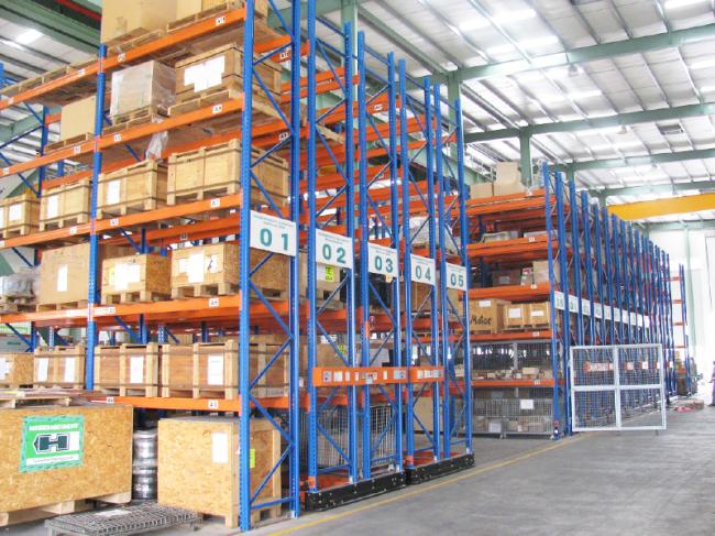 Electric mobile racking system