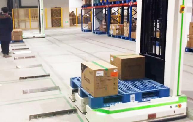 Very Narrow Aisle Fork-type Autonomous Mobile Robot