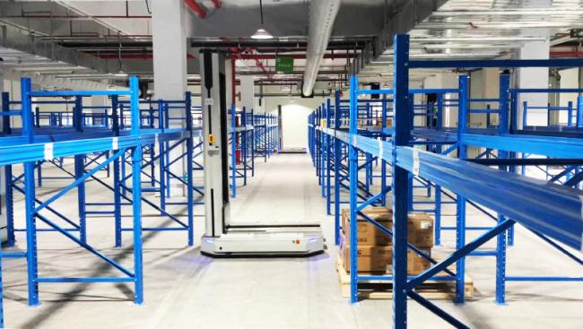 Very Narrow Aisle Fork-type Autonomous Mobile Robot