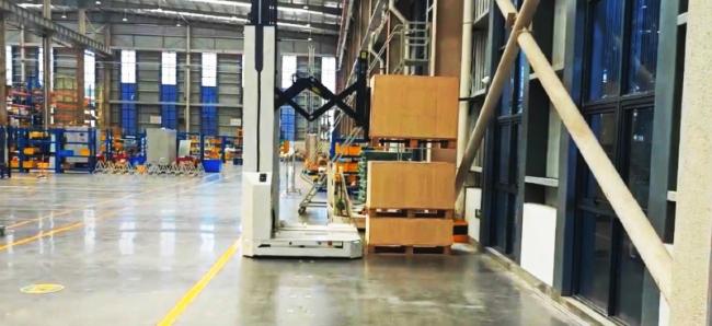 VFR-CS1,VNA Fork-type AMR,Very Narrow Aisle Fork-type Autonomous Mobile Robot CS Serie stype 1 for Warehouse Pallet Stacking And Handling