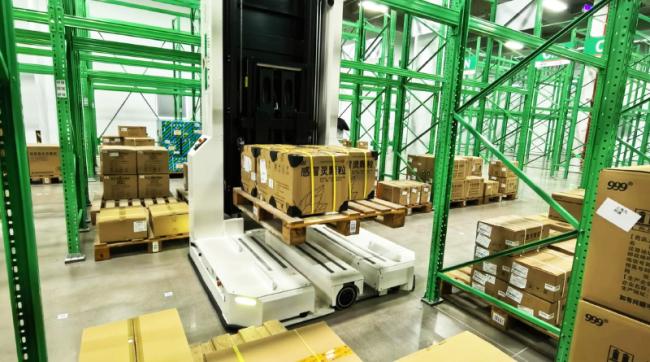 Very Narrow Aisle Fork-type Autonomous Mobile Robot