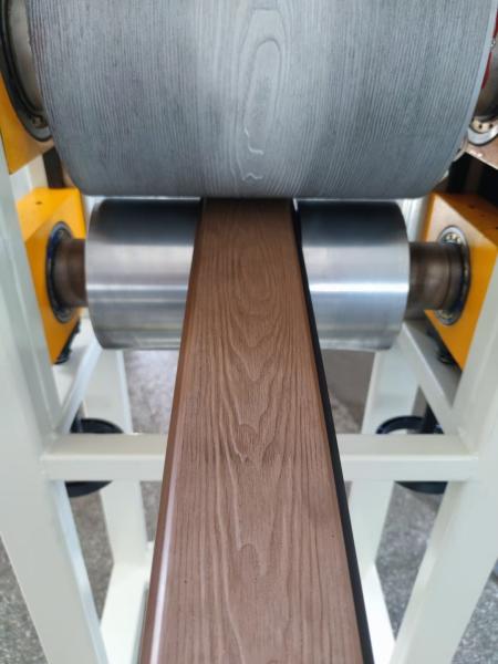 Capacité élevée et meilleure ligne d'extrusion de profil de la représentation WPC