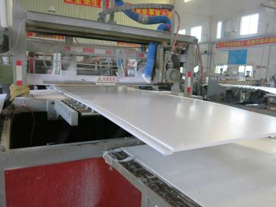 中国 エネルギー省エネのPVC木材プラスチックプロファイルとドア窓フレームエクストルーションマシン 販売のため