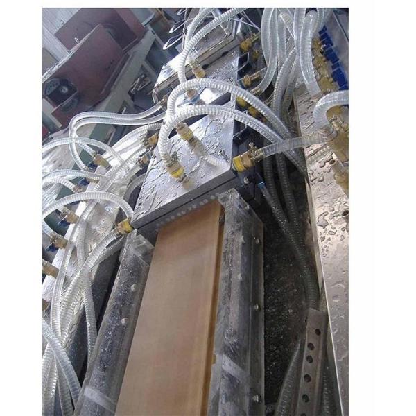WPC Decking Flooring Post Composite Profile Rail Extrusion Production Line Machine per la fabbricazione di pavimenti