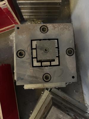 Cina Linea di estrussione per estrusore a doppia vite a doppia vite per profili di plastica in PVC WPC conico in vendita