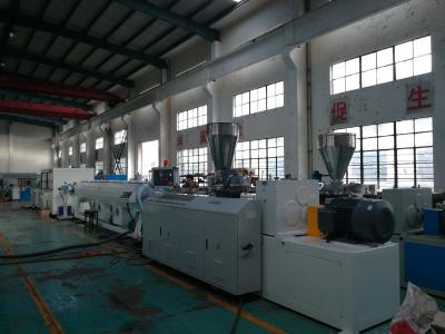 高容量380V 50HZ 3Pポリ塩化ビニールの管の放出ライン プラスチック管の突き出る機械