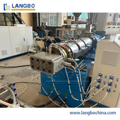 Cina Linea di plastica dell'estrusione di profilo, linea di produzione di profilo di Decking del pannello per soffitti della finestra del PVC in vendita