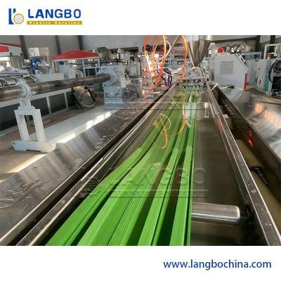 중국 빠르고 효율적인 UPVC 워터바 워터스톱 프로파일 시트 압출기 기계 판매용