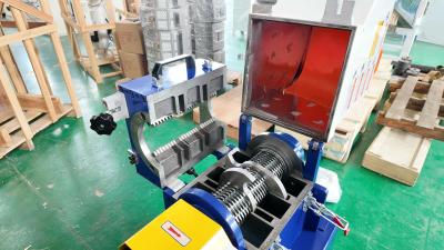 China Injection Waste Online Crushing Machine Low Speed Silence Crusher for sale