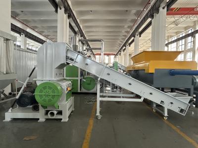 China Plastic Crusher Machine for Waste Pet PP PE Plastic Bottle Film Pipe With Belt Conveyor for sale