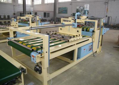 中国 機械を折り、つける感受性のカートンのホールダーのグルーアの高い機械/カートン 販売のため