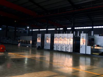 Cina Linea stampa automatica del pacchetto del contenitore di cartone di Flexo che scanala incollatura piegante tagliante impacchettando macchina in vendita