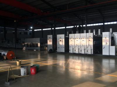 Cina Flexo che stampa la macchina ondulata del cartone con tagliare e la scanalatura della linea a stampo tagliente d'incollatura ed impacchettante in vendita