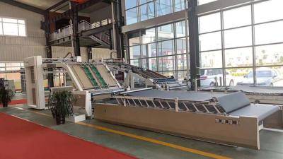 Cina macchina di laminazione della flauto automatica piena di 1600mm per la fabbricazione del cartone ondulato in vendita