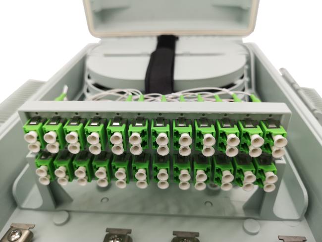 32Ports IP65 Protection Black Fiber Optic Splitter Box for Feeder and Drop Cable Connection