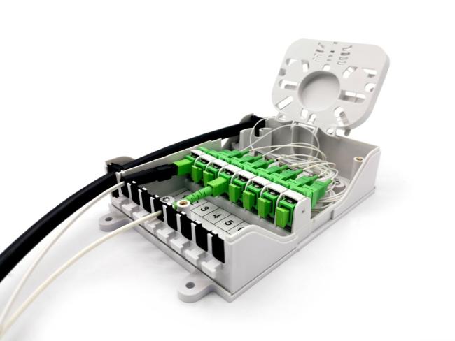 8 Ports SC Fiber Optic Distribution Box Go Through Design In FTTH GPON CATV